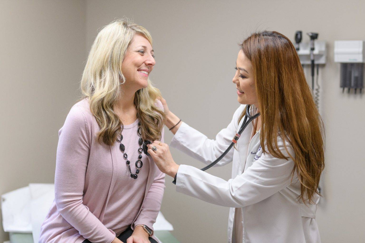 Should I Become an FNP, WHNP or a CNM? | Frontier Nursing University